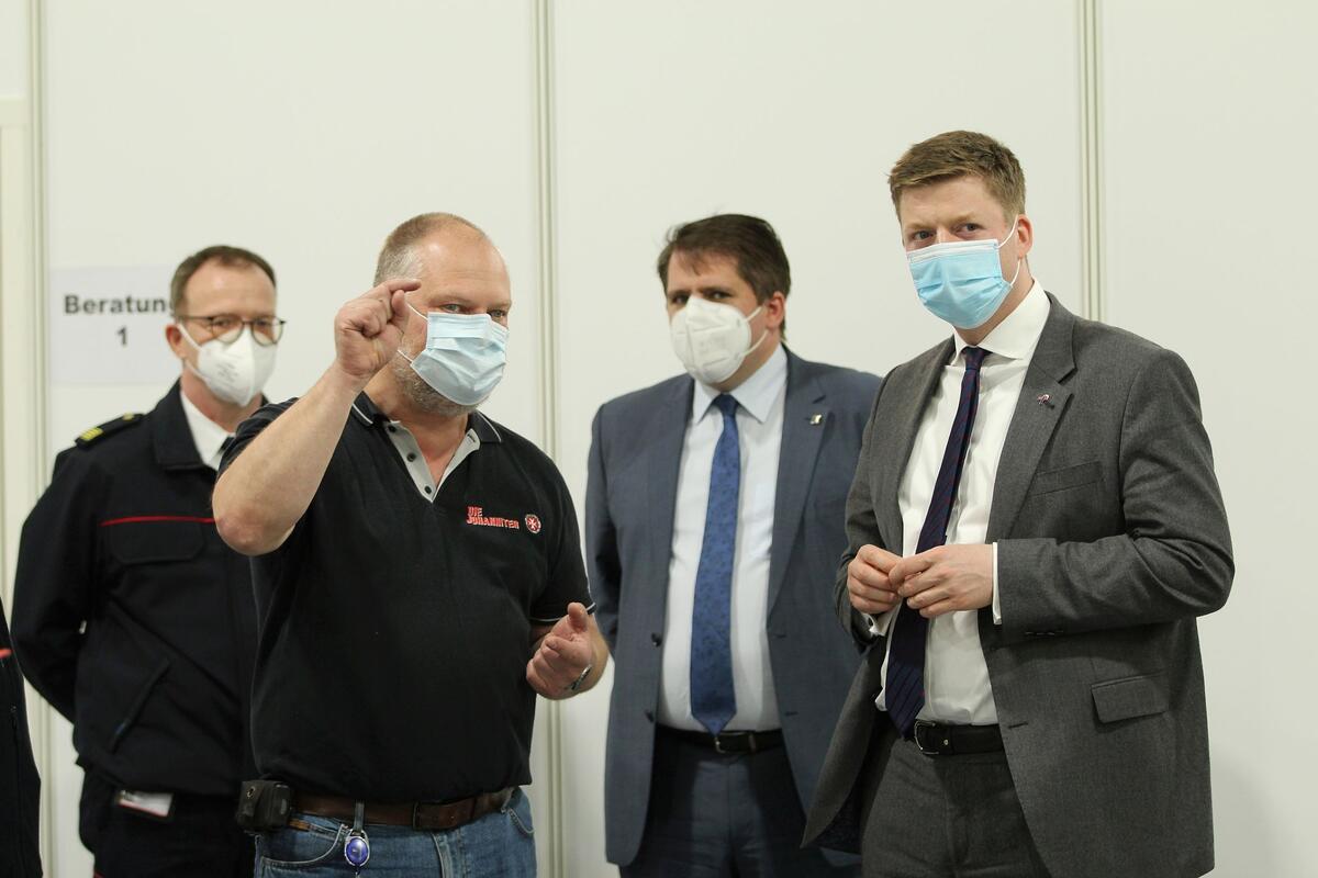 Innen-Staatssekretär Dr. Stefan Heck unterstreicht Bedeutung des ...