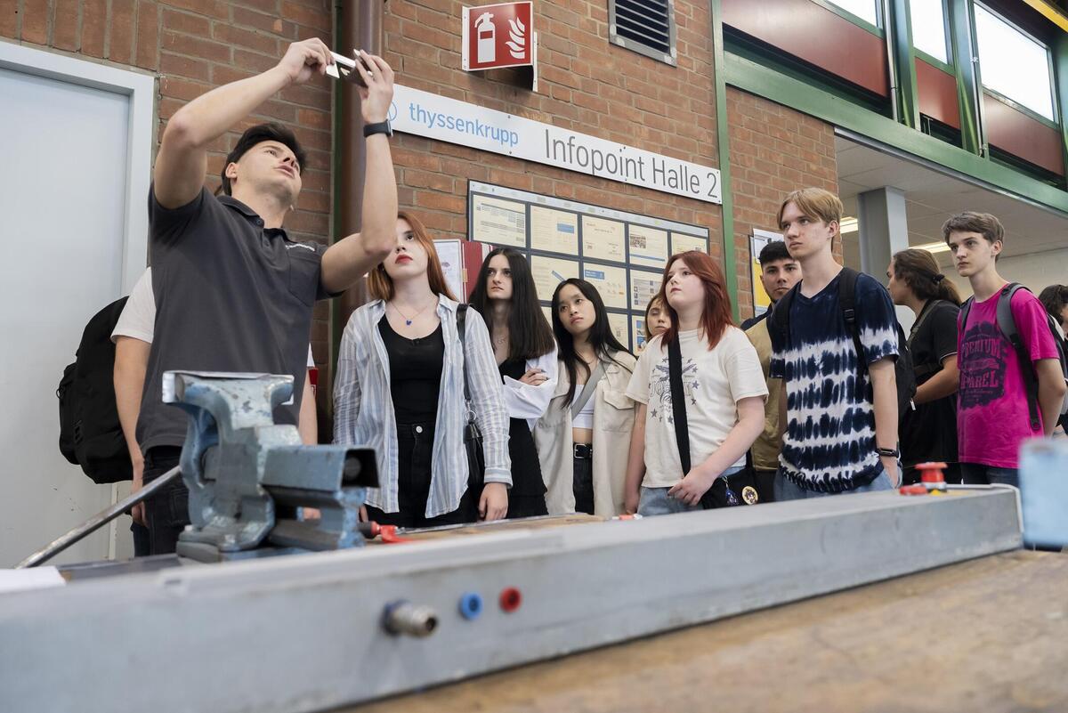 "Café Hier" zu Besuch bei thyssenkrupp - Zukunftsperspektive Job