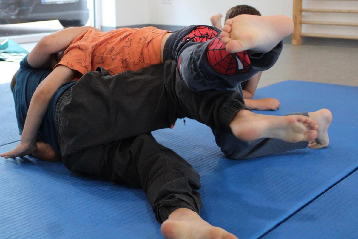💪 „Ringen und Raufen“ – Kräfte messen mit Respekt und Regeln 🧒🤼‍♀️